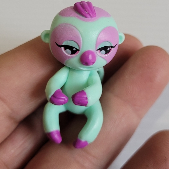 Littlest Pet Shop | Toys | Fingerlings Minis Blind Bag Series 3 Duke ...